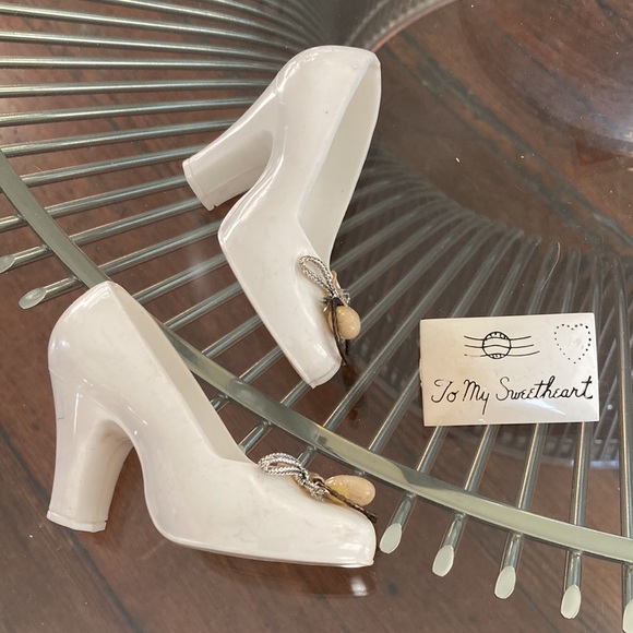 Vintage | Jewelry | Vintage 4s White Plastic Pumps And Sweetheart Pin ...